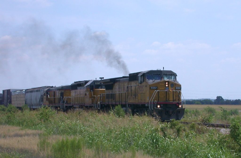 UP 9357 14Aug2004 SB toward San Antonio approaching the grade crossing at Center Point Road